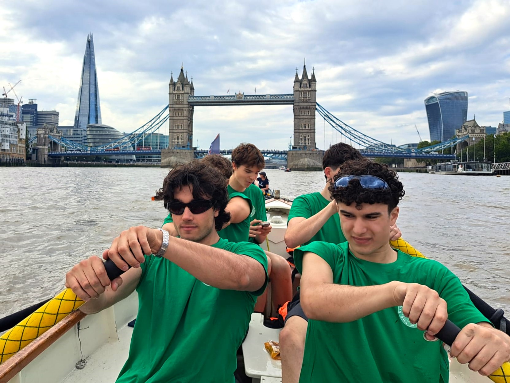 KAS boats battle it out in 21-mile rowing race | King Alfred School